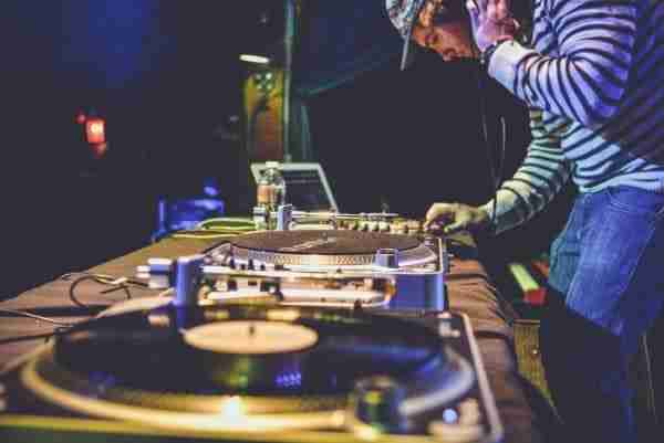 What Is Deejaying In Hip Hop? - 80s Baby