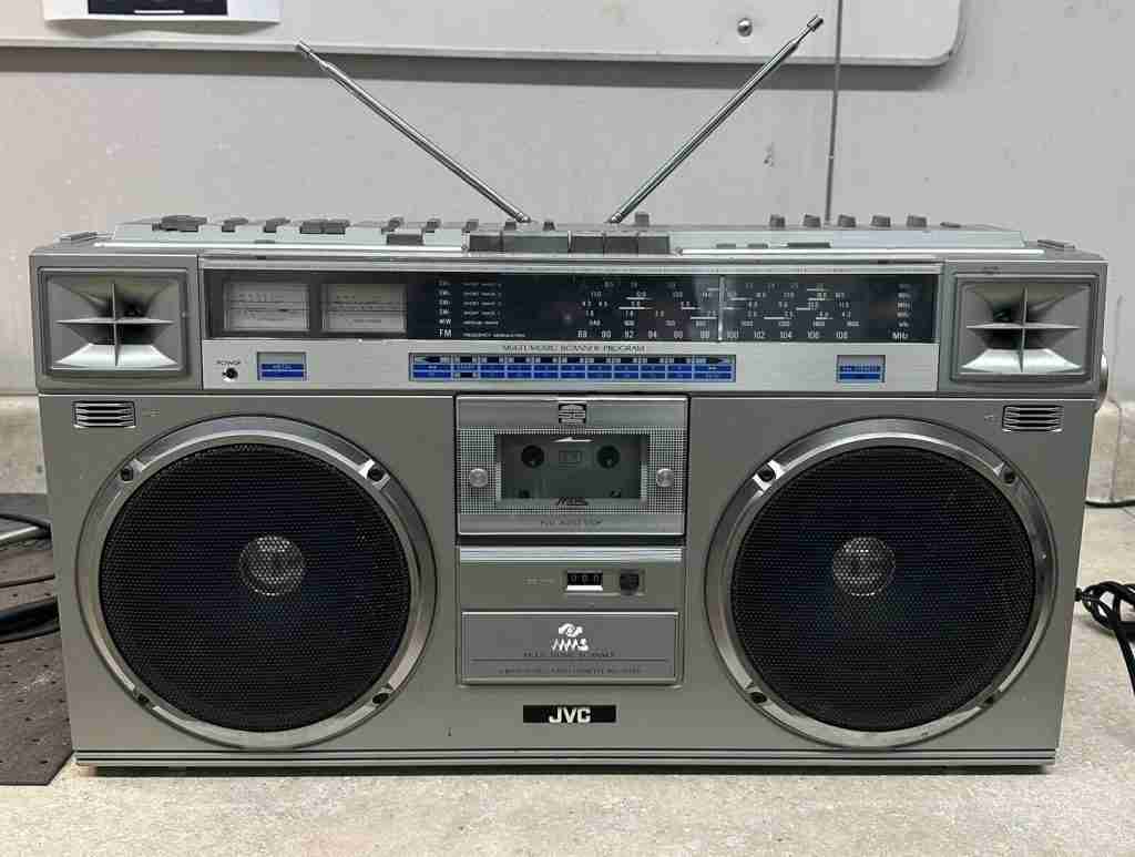 The Best Boomboxes of the 80s you need to know about - 80s baby