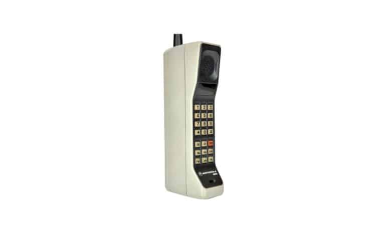 The History Of The First Cell Phone To Now Having A Smartphone